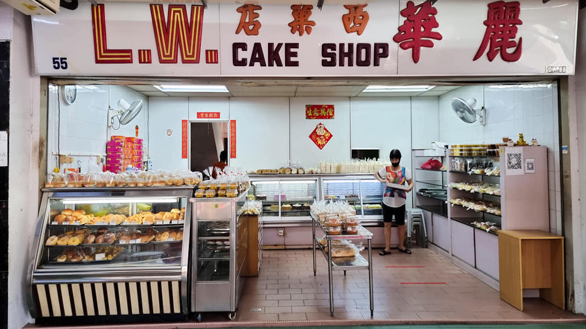 勿洛老式面包店出售这些“古早味”蛋糕, 勾起许多网民回忆 - FoodieSG