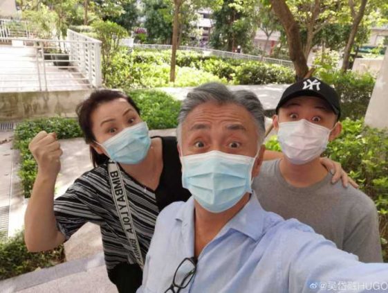 资深演员Hugo Ng买70万组屋, 称不买的人有点傻 - FoodieSG