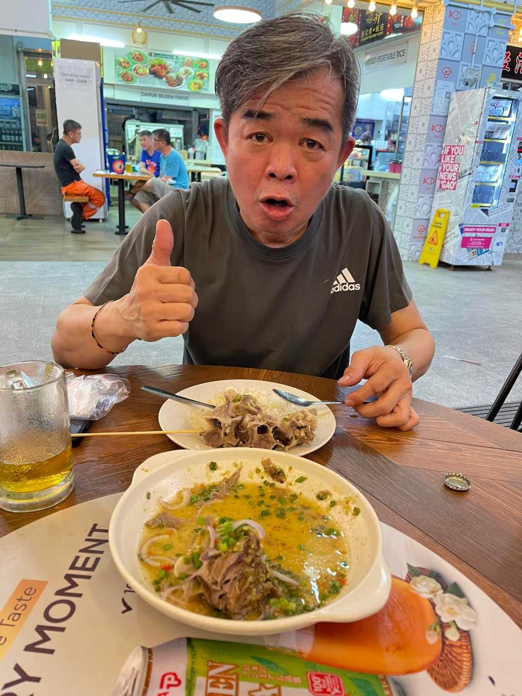 “几近破产”的煮炒摊老板, 怎么做到起死回生 生意翻三倍？ - FoodieSG