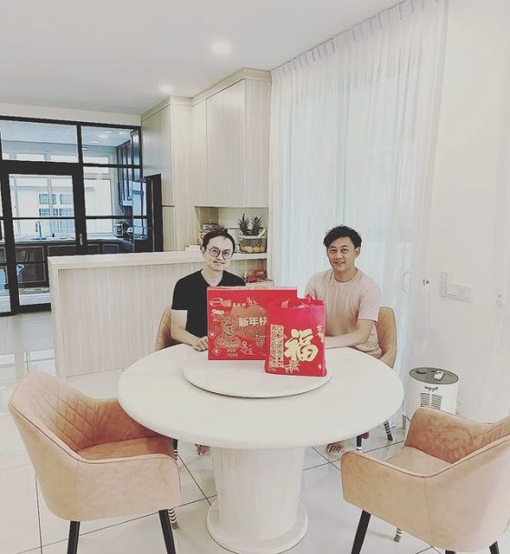 艺人Yao Wenlong 秀新山百万新家, 3个五房式组屋大 - FoodieSG