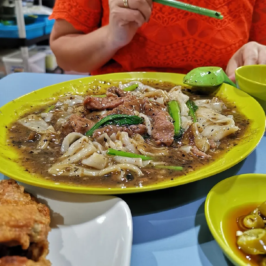 新加坡又一大排长龙的店，牛肉河粉到底哪一间好吃？ - FoodieSG