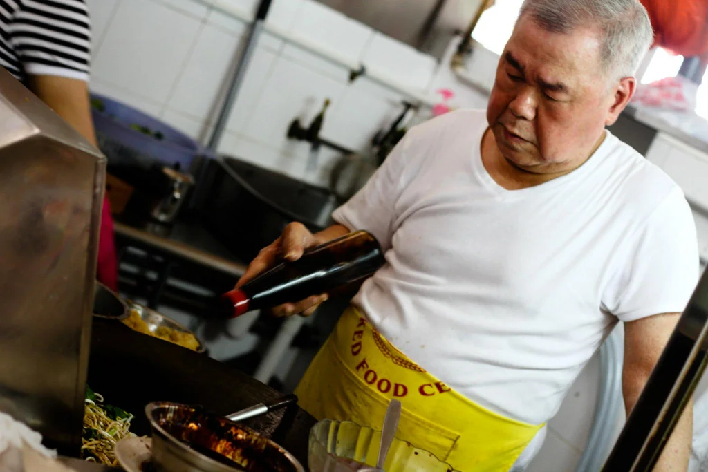 "源记炒粿条"老板夫妇退休，结束半个世纪的美食旅程 - FoodieSG