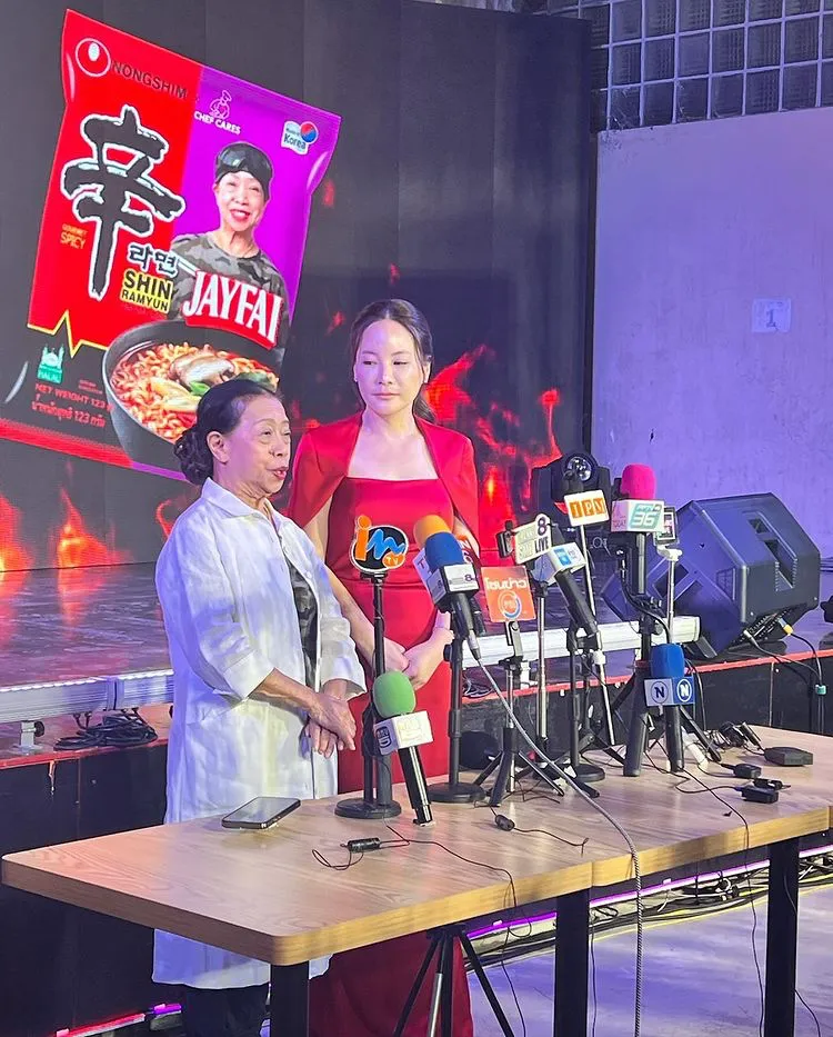 米其林美食遇上韩式拉面！ 曼谷Jay Fai痣姐 x Shin Ramyun 全新拉面 - FoodieSG