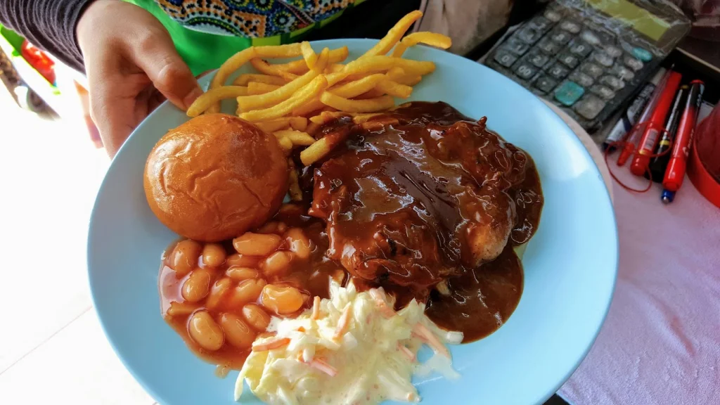 循环路美食中心！平价美食「SS Western 66」 - FoodieSG