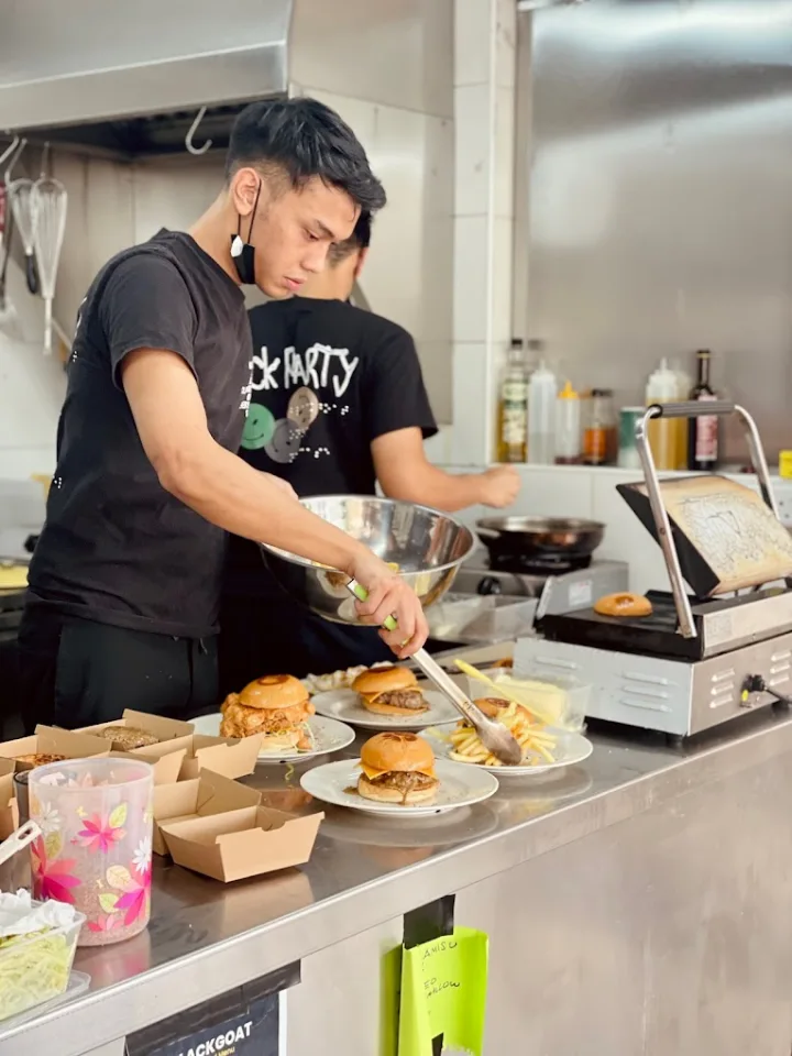 BlackGoat：隐藏在Jalan Batu的木炭火烤牛排！ - FoodieSG