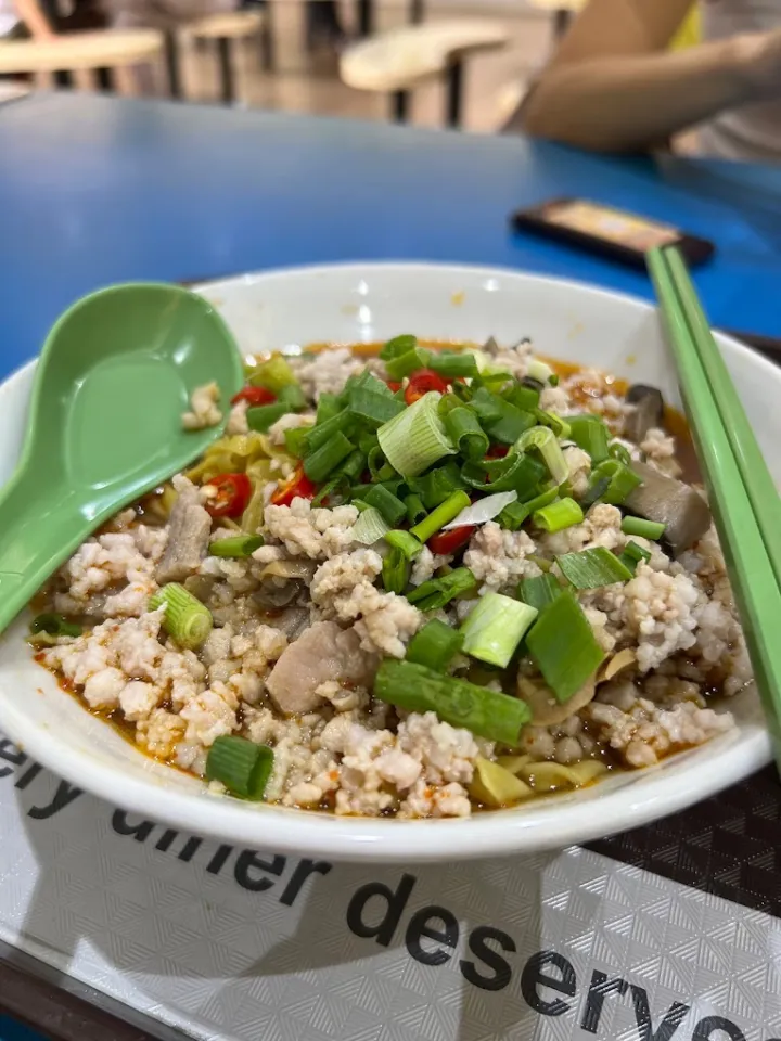 新加坡国民美食之一：肉脞面 - FoodieSG