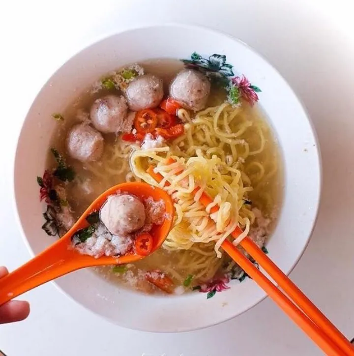 新加坡国民美食之一：肉脞面 - FoodieSG