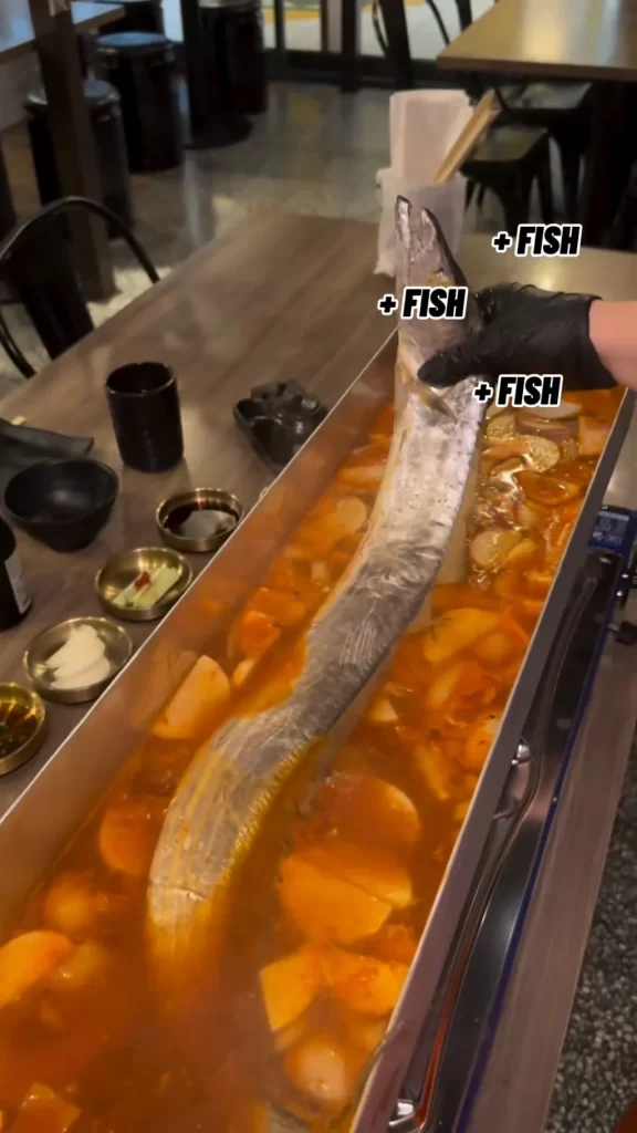 新加坡首家：济州岛风味超长鱼海鲜火锅体验 - FoodieSG