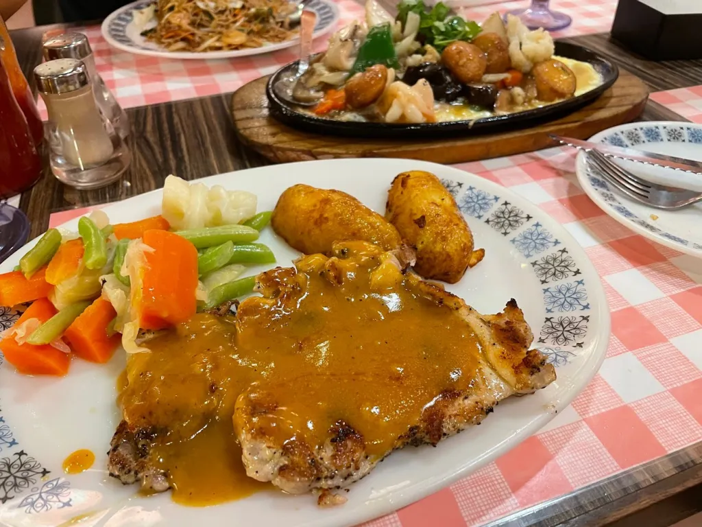 永不退休的86岁老板！太子咖啡座50年光辉岁月 - FoodieSG