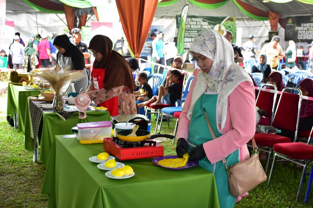 $2.90榴莲自助：马来西亚17吨榴莲一扫而空 - FoodieSG